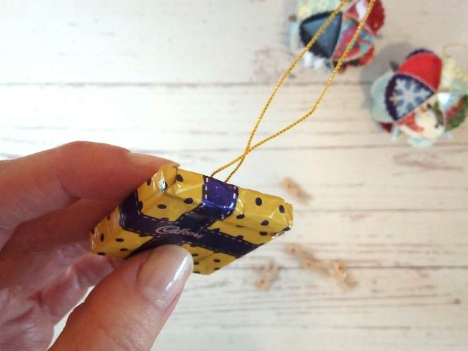 DIY Upcycled Christmas Card Baubles – Esselle Crafts