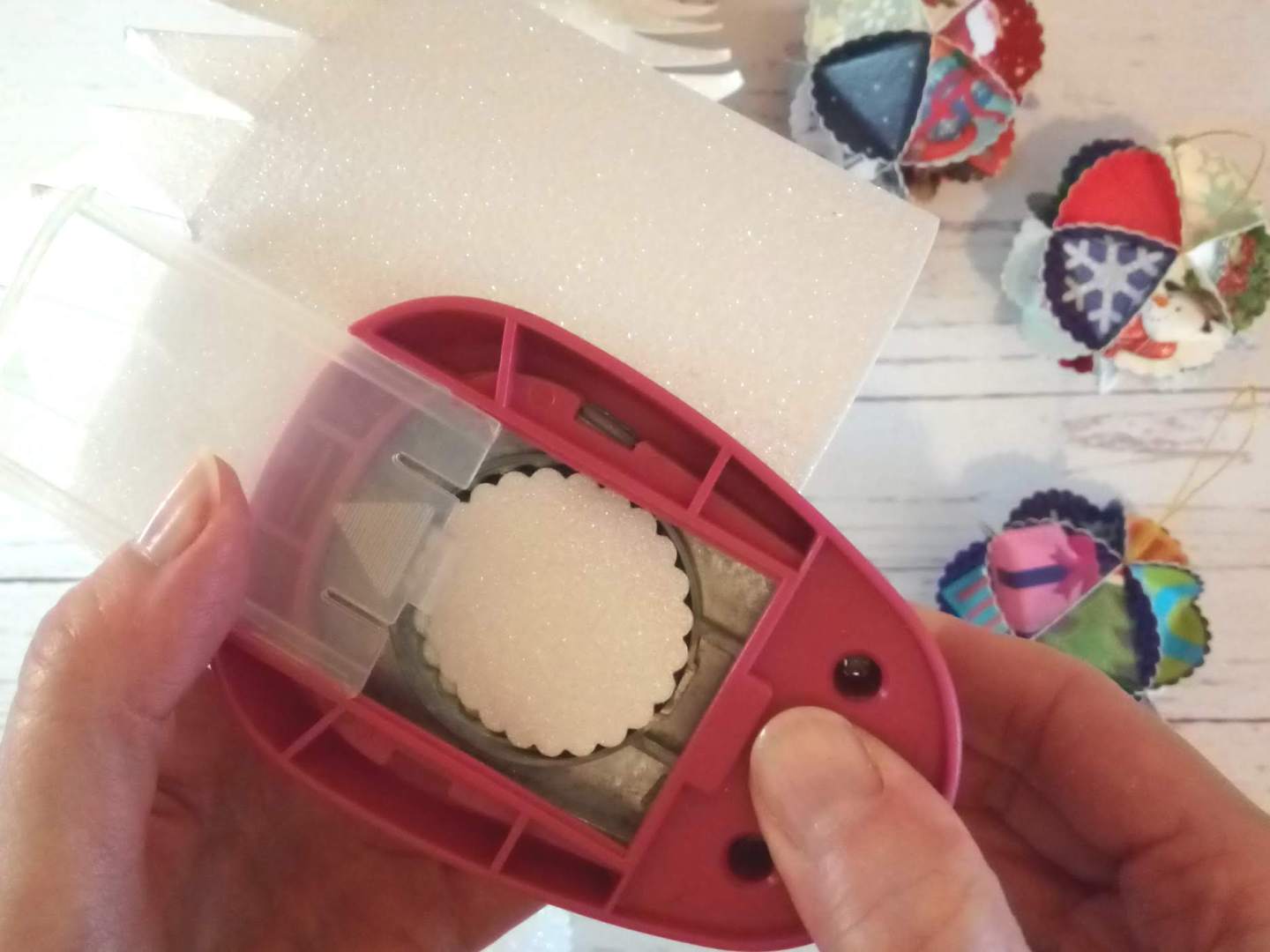 DIY Upcycled Christmas Card Baubles – Esselle Crafts